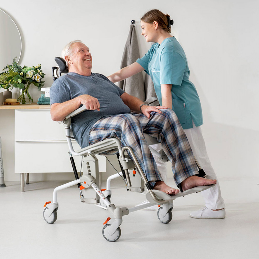 Etac Swift Mobil Tilt-2 Shower Commode Chair | Tilt-in-Space ...