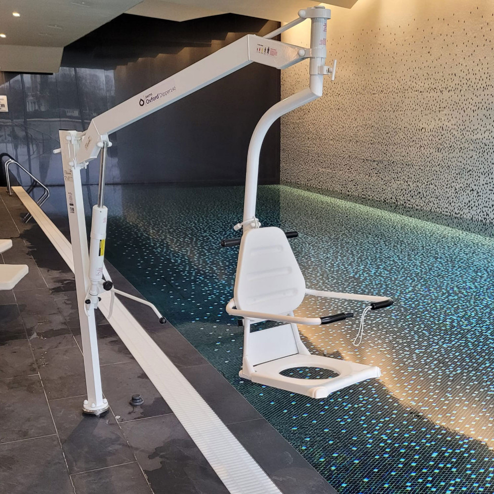 Oxford Dipper Manual Pool hoist including ranger seat