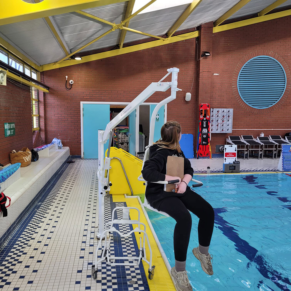 Oxford Dipper Manual Pool hoist including ranger seat