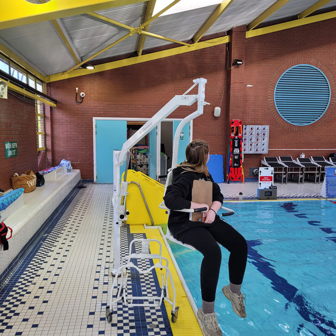 Oxford Dipper Manual Pool hoist including ranger seat